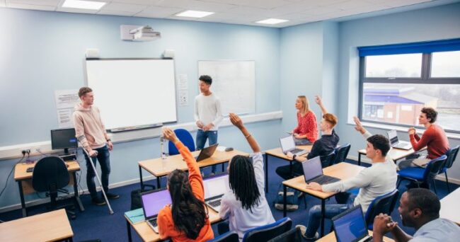 Apa Itu Engineering: Jenis, Skill, Gaji, Jurusan Kuliah & Tips Karir